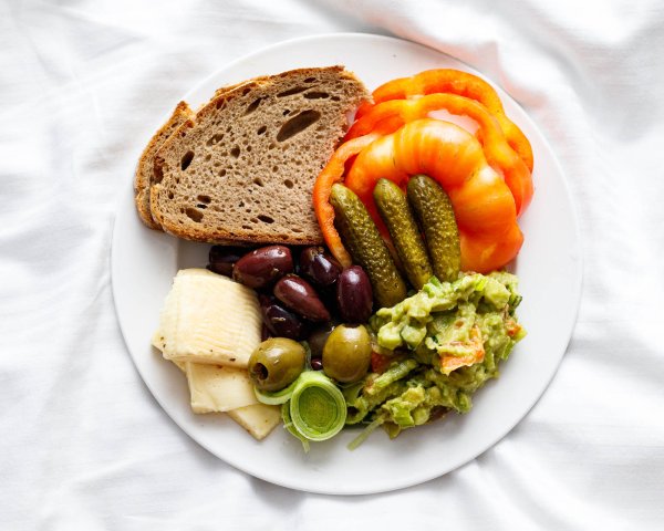 Easy Vegetarian Breakfast Plate (Raw & Delicious) – Refresh My Health