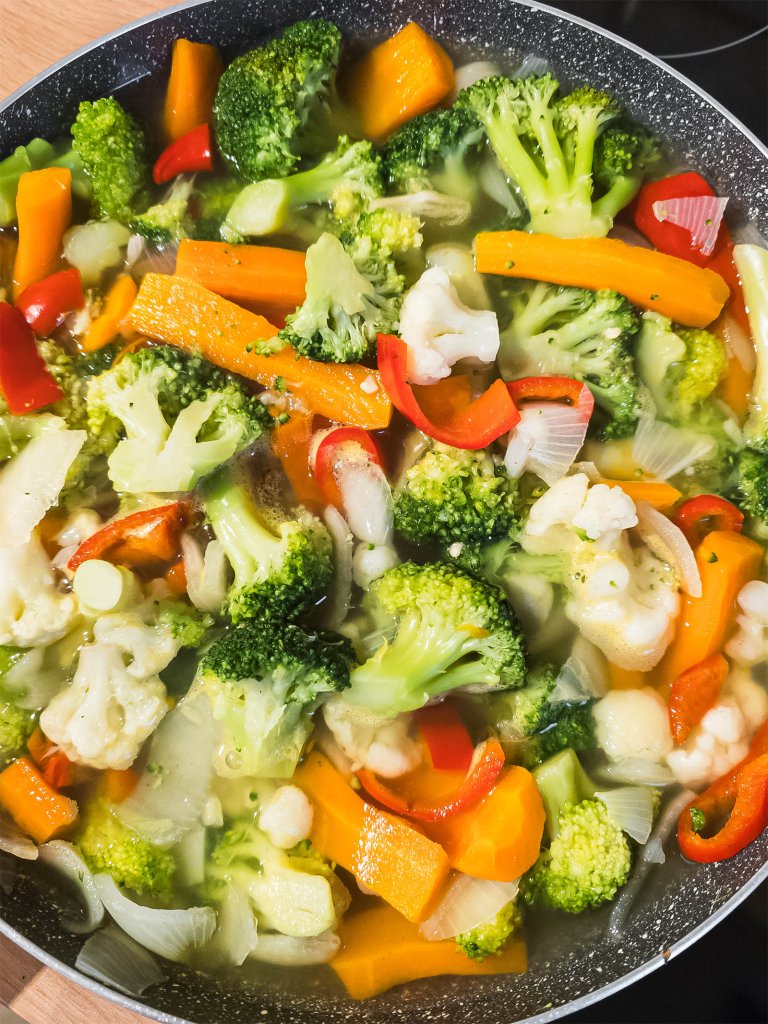 Colorful Veggie Salad with Broccoli & Cauliflower – Refresh My Health